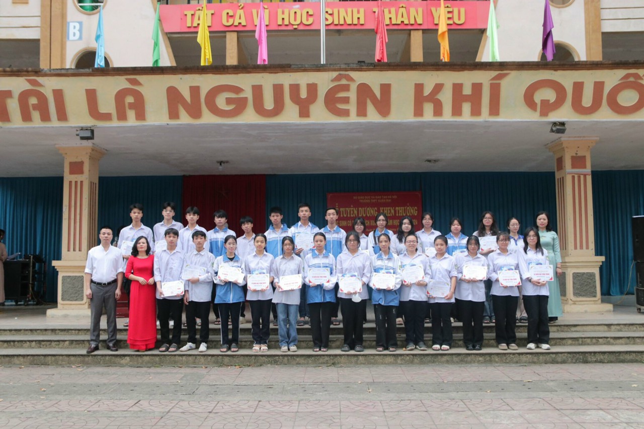 LỄ TUYỄN DƯƠNG KHEN THƯỞNG HỌC SINH CÓ THÀNH TÍCH XUẤT SẮC NĂM HỌC 2023-2024